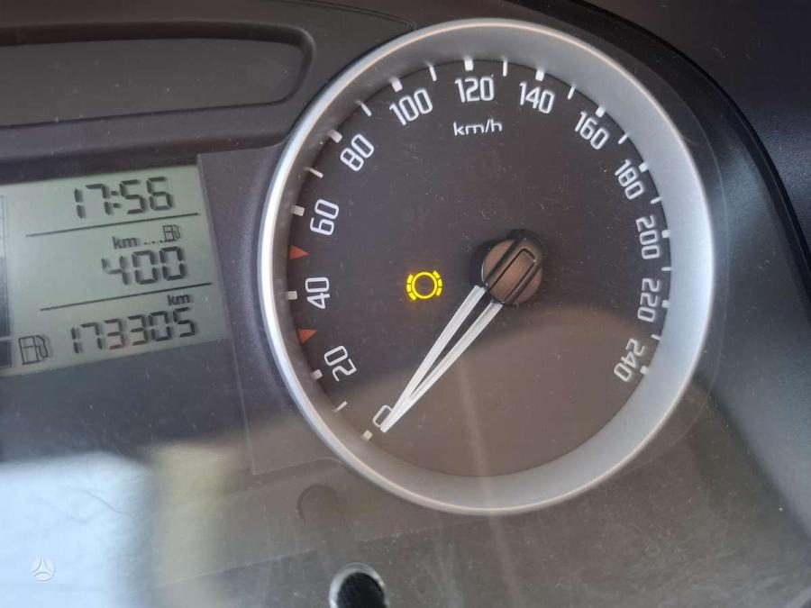 Brūns Skoda Fabia 2007 Kauņa, ar dzinēja tilpumu 1.42 L un nobraukumu 173 tūkst. km par 1200 €, foto 15 vietnē AUTOMOTO.COM.LV