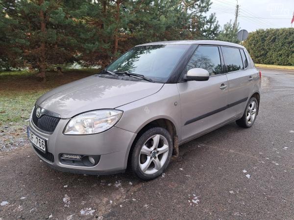 Brown Skoda Fabia 2008 in Panevezys, with an engine capacity of 1.40 L and mileage of 383 thousand km for 1500 €, photo 1 on AUTOMOTO.COM.LV