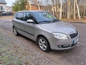 Brown Skoda Fabia 2008 in Panevezys, with an engine capacity of 1.40 L and mileage of 383 thousand km for 1500 €, photo 3 on AUTOMOTO.COM.LV