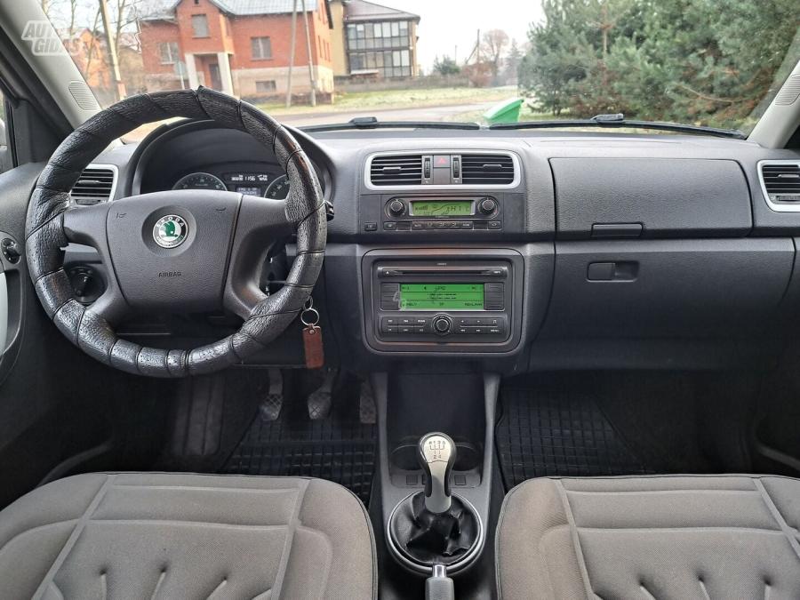 Brown Skoda Fabia 2008 in Panevezys, with an engine capacity of 1.40 L and mileage of 383 thousand km for 1500 €, photo 10 on AUTOMOTO.COM.LV