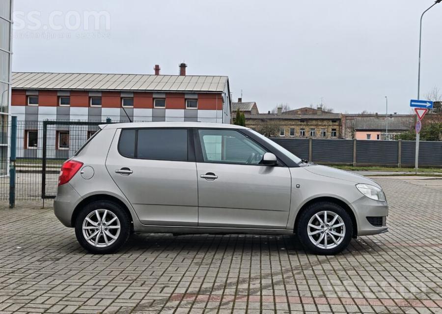 Brūns Skoda Fabia 2013 Liepāja, ar dzinēja tilpumu 1.60 L un nobraukumu 208 tūkst. km par 3500 €, foto 5 vietnē AUTOMOTO.COM.LV