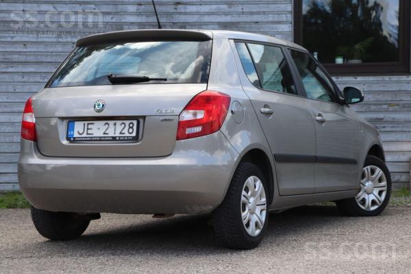Brown Skoda Fabia 2013 in Valmiera, with an engine capacity of 1.40 L and mileage of 157 thousand km for 2500 €, photo 3 on AUTOMOTO.COM.LV