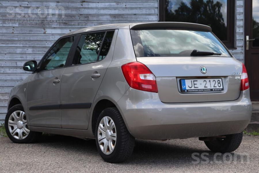 Brūns Skoda Fabia 2013 Valmiera, ar dzinēja tilpumu 1.40 L un nobraukumu 157 tūkst. km par 2500 €, foto 5 vietnē AUTOMOTO.COM.LV