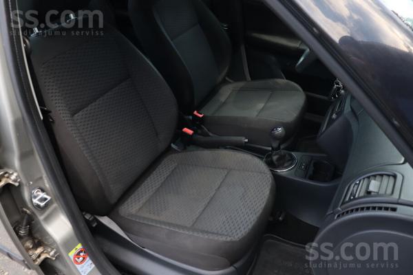 Brown Skoda Fabia 2013 in Valmiera, with an engine capacity of 1.40 L and mileage of 157 thousand km for 2500 €, photo 6 on AUTOMOTO.COM.LV