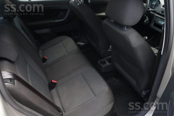 Brown Skoda Fabia 2013 in Valmiera, with an engine capacity of 1.40 L and mileage of 157 thousand km for 2500 €, photo 7 on AUTOMOTO.COM.LV