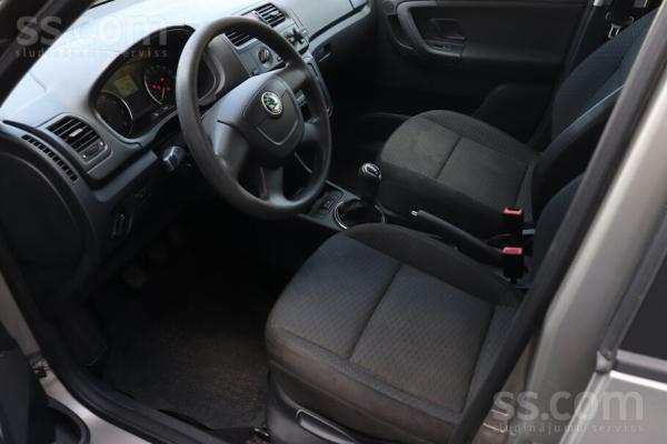 Brown Skoda Fabia 2013 in Valmiera, with an engine capacity of 1.40 L and mileage of 157 thousand km for 2500 €, photo 9 on AUTOMOTO.COM.LV