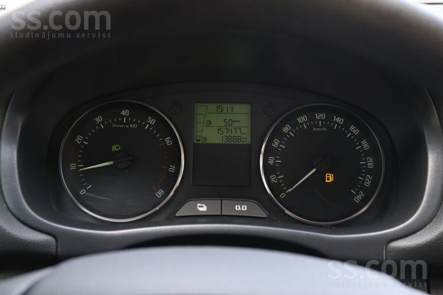 Brūns Skoda Fabia 2013 Valmiera, ar dzinēja tilpumu 1.40 L un nobraukumu 157 tūkst. km par 2500 €, foto 19 vietnē AUTOMOTO.COM.LV