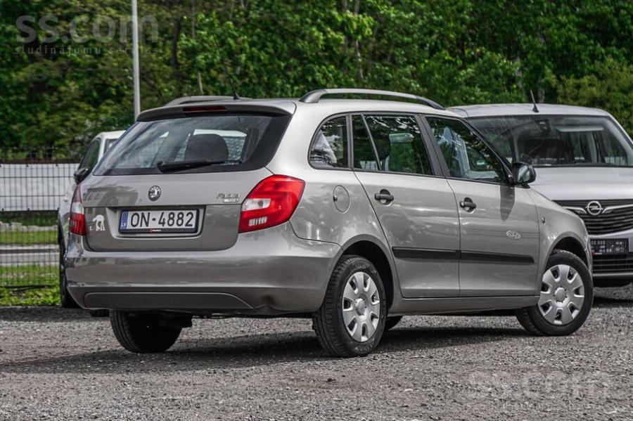 Brown Skoda Fabia 2009 in Riga, with an engine capacity of 1.40 L and mileage of 202 thousand km for 3990 €, photo 5 on AUTOMOTO.COM.LV
