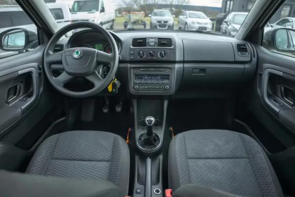 Brūns Skoda Fabia 2011 Liepāja, ar dzinēja tilpumu 1.20 L un nobraukumu 270 tūkst. km par 3450 €, foto 8 vietnē AUTOMOTO.COM.LV