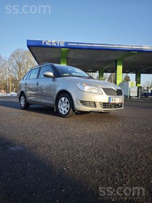 Brown Skoda Fabia 2014 in Riga, with an engine capacity of 1.60 L and mileage of 166 thousand km for 2950 €, photo 2 on AUTOMOTO.COM.LV