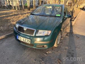 Green Skoda Fabia 2005 in Riga, with an engine capacity of 1.20 L and mileage of 180 thousand km for 1000 €, photo  on AUTOMOTO.COM.LV