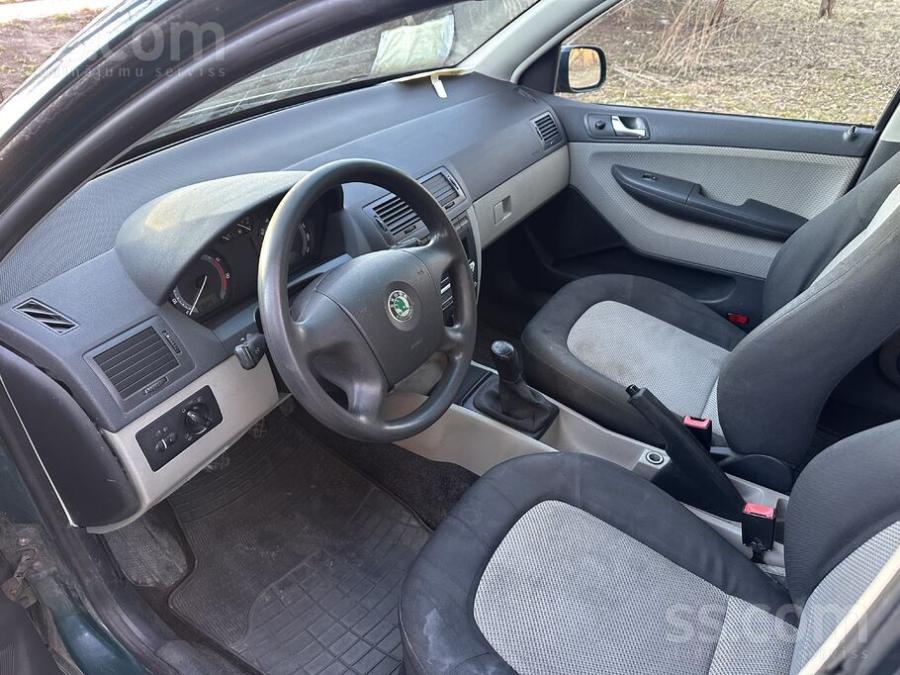 Zaļš Skoda Fabia 2005 Rīga, ar dzinēja tilpumu 1.20 L un nobraukumu 180 tūkst. km par 1000 €, foto 8 vietnē AUTOMOTO.COM.LV