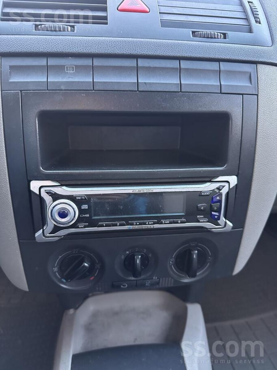 Zaļš Skoda Fabia 2005 Rīga, ar dzinēja tilpumu 1.20 L un nobraukumu 180 tūkst. km par 1000 €, foto 12 vietnē AUTOMOTO.COM.LV