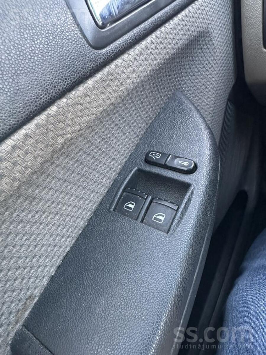 Zaļš Skoda Fabia 2005 Rīga, ar dzinēja tilpumu 1.20 L un nobraukumu 180 tūkst. km par 1000 €, foto 14 vietnē AUTOMOTO.COM.LV