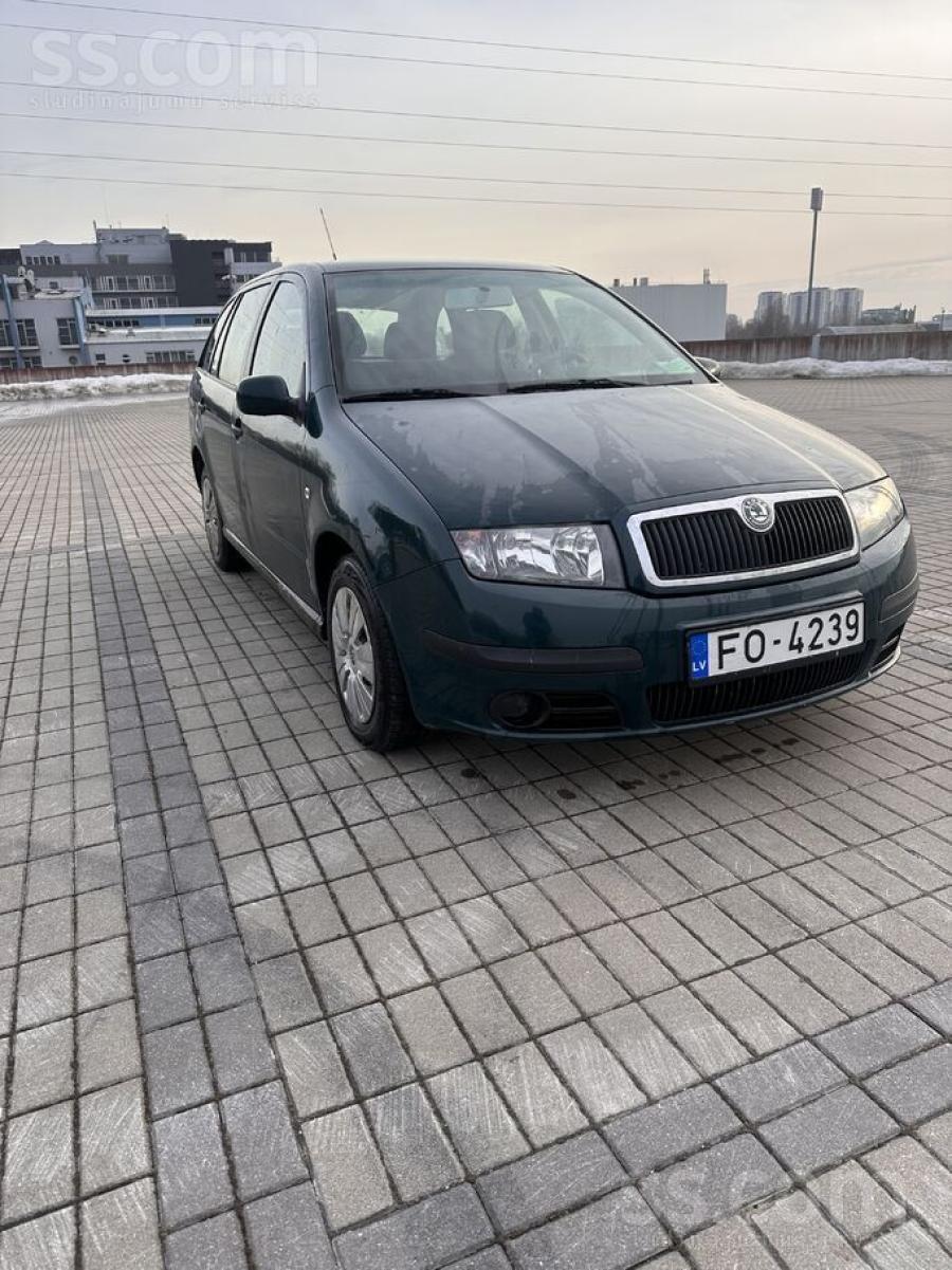 Green Skoda Fabia 2005 in Riga, with an engine capacity of 1.20 L and mileage of 180 thousand km for 1350 €, photo 3 on AUTOMOTO.COM.LV