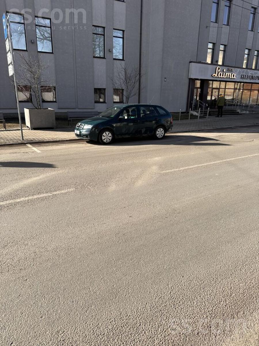 Green Skoda Fabia 2005 in Riga, with an engine capacity of 1.20 L and mileage of 180 thousand km for 1350 €, photo 6 on AUTOMOTO.COM.LV