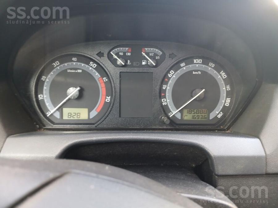 Zaļš Skoda Fabia 2005 Rīga, ar dzinēja tilpumu 1.20 L un nobraukumu 186 tūkst. km par 1470 €, foto 13 vietnē AUTOMOTO.COM.LV