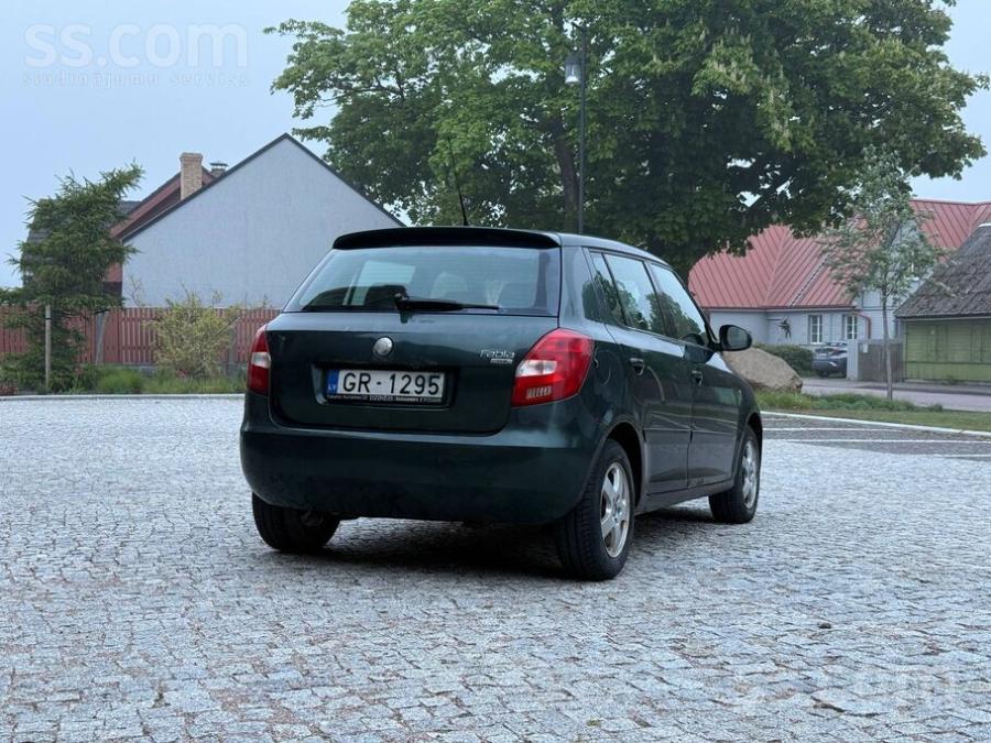 Green Skoda Fabia 2007 in Ventspils, with an engine capacity of 1.40 L and mileage of 276 thousand km for 900 €, photo 4 on AUTOMOTO.COM.LV