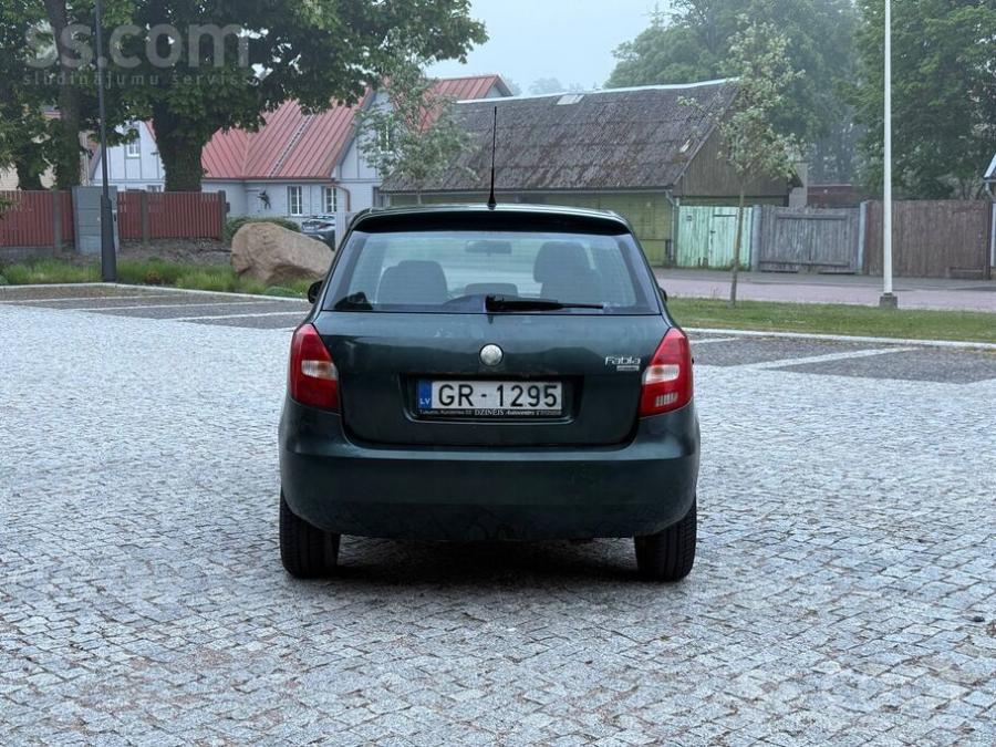 Green Skoda Fabia 2007 in Ventspils, with an engine capacity of 1.40 L and mileage of 276 thousand km for 900 €, photo 5 on AUTOMOTO.COM.LV