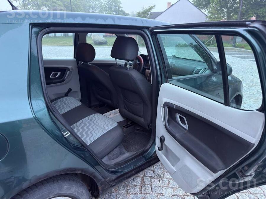 Green Skoda Fabia 2007 in Ventspils, with an engine capacity of 1.40 L and mileage of 276 thousand km for 900 €, photo 7 on AUTOMOTO.COM.LV