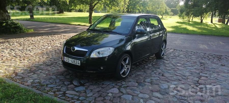 Zaļš Skoda Fabia 2007 Kuldīga, ar dzinēja tilpumu 1.60 L un nobraukumu 277 tūkst. km par 1500 €, foto 3 vietnē AUTOMOTO.COM.LV