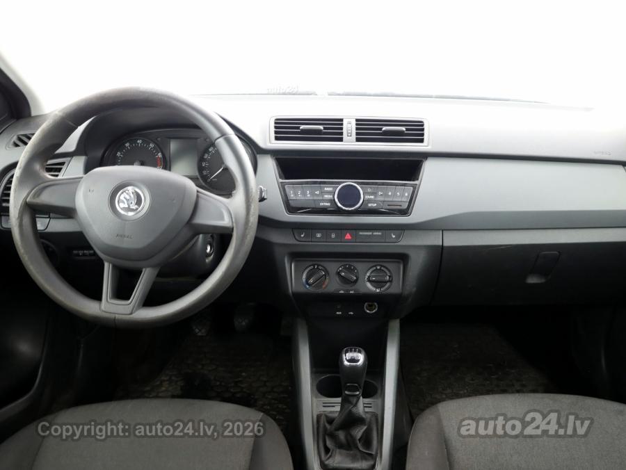 Green Skoda Fabia 2016 in Tallinn, with an engine capacity of 1.00 L and mileage of 123 thousand km for 2299 €, photo 6 on AUTOMOTO.COM.LV