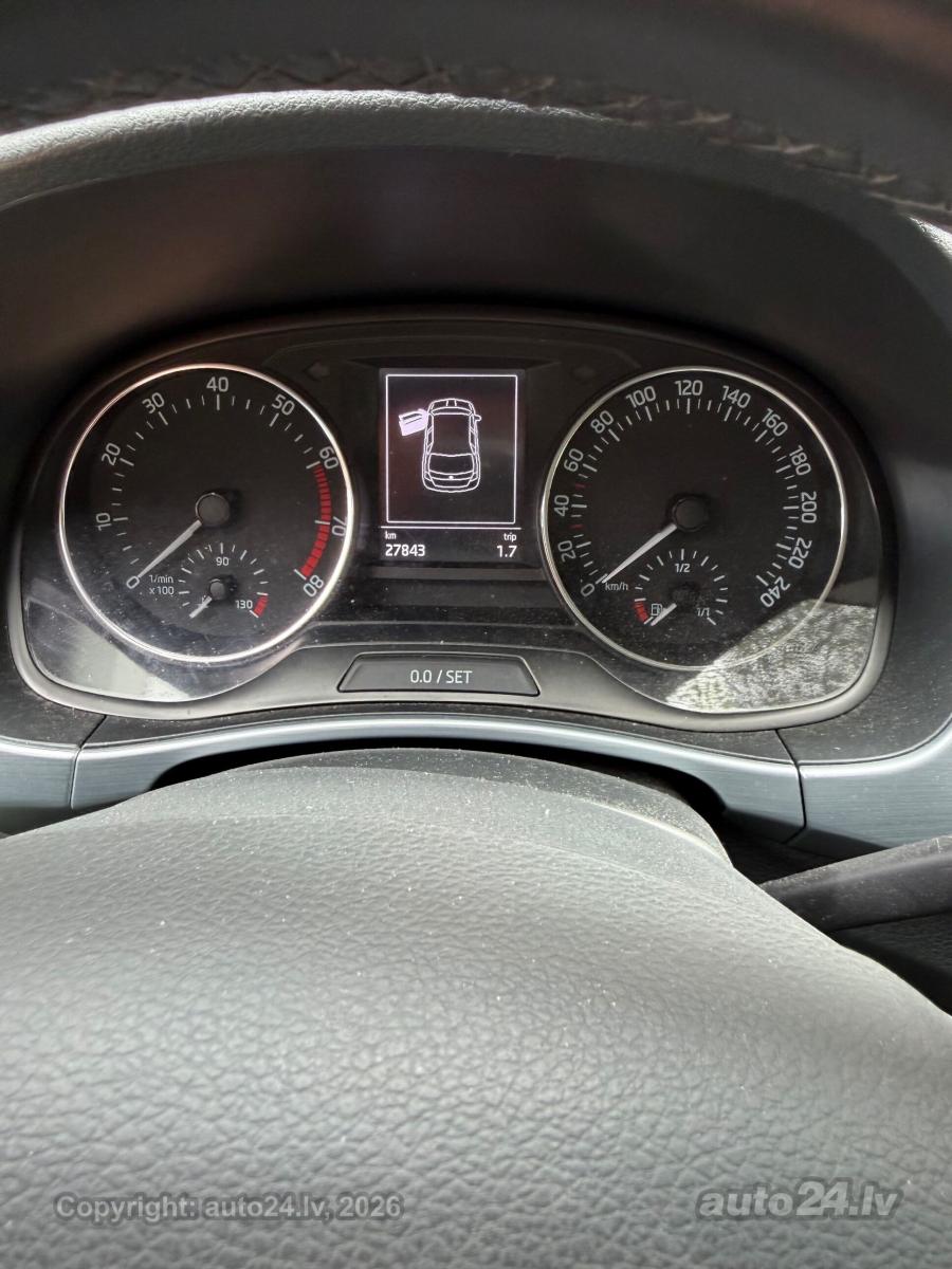Green Skoda Fabia 2018 in Tallinn, with an engine capacity of 1.00 L and mileage of 28 thousand km for 7900 €, photo 4 on AUTOMOTO.COM.LV