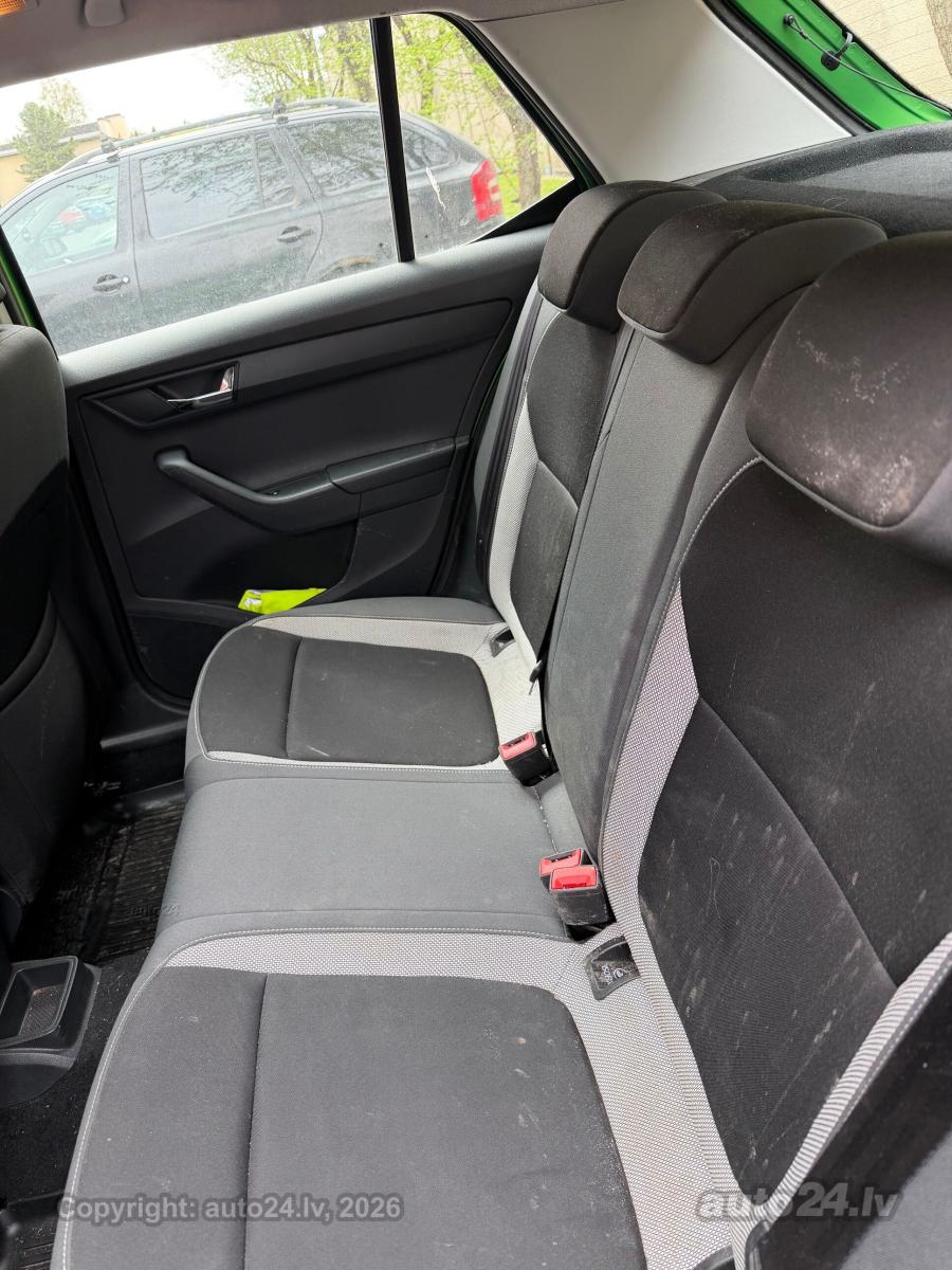 Green Skoda Fabia 2018 in Tallinn, with an engine capacity of 1.00 L and mileage of 28 thousand km for 7900 €, photo 6 on AUTOMOTO.COM.LV