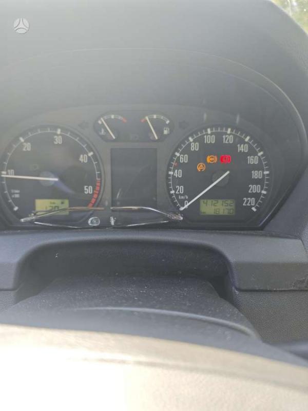 Skoda Fabia 2002 Viļņa vietnē Zaļš Skoda Fabia 2002 Viļņa, ar dzinēja tilpumu 1.90 L un nobraukumu 412 tūkst. km par 600 €, foto 7 vietnē AUTOMOTO.COM.LV