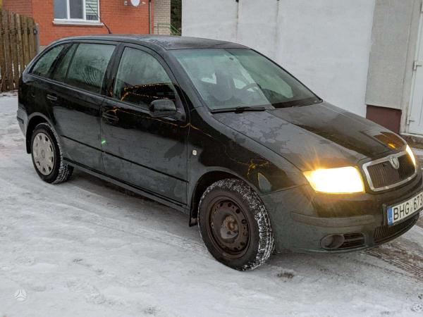 Zaļš Skoda Fabia 2006 Rokiškis, ar dzinēja tilpumu 1.42 L un nobraukumu 330 tūkst. km par 1200 €, foto 3 vietnē AUTOMOTO.COM.LV