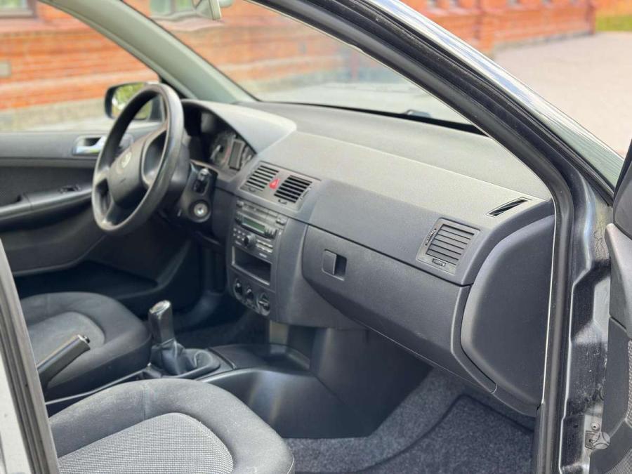 Green Skoda Fabia 2006 in Mazeikiai, with an engine capacity of 1.90 L and mileage of 304 thousand km for 1150 €, photo 15 on AUTOMOTO.COM.LV