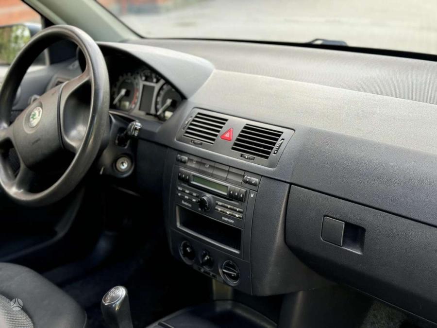 Green Skoda Fabia 2006 in Mazeikiai, with an engine capacity of 1.90 L and mileage of 304 thousand km for 1150 €, photo 16 on AUTOMOTO.COM.LV