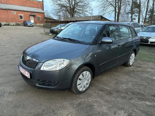 Green Skoda Fabia 2009 in Grobiņa, with an engine capacity of 1.60 L and mileage of 183 thousand km for 2700 €, photo 1 on AUTOMOTO.COM.LV