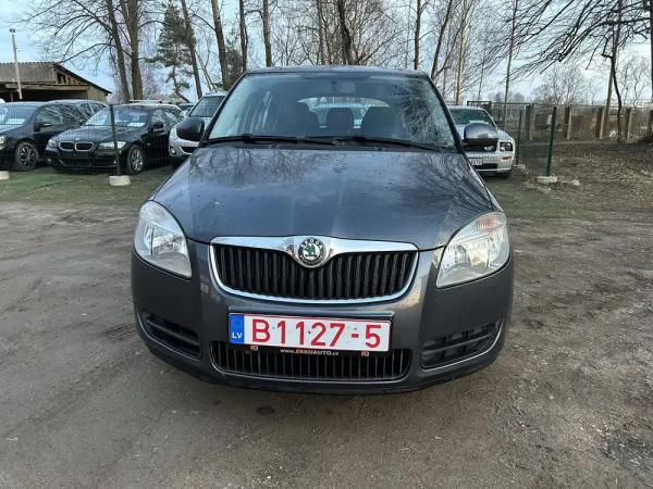 Green Skoda Fabia 2009 in Grobiņa, with an engine capacity of 1.60 L and mileage of 183 thousand km for 2700 €, photo 2 on AUTOMOTO.COM.LV