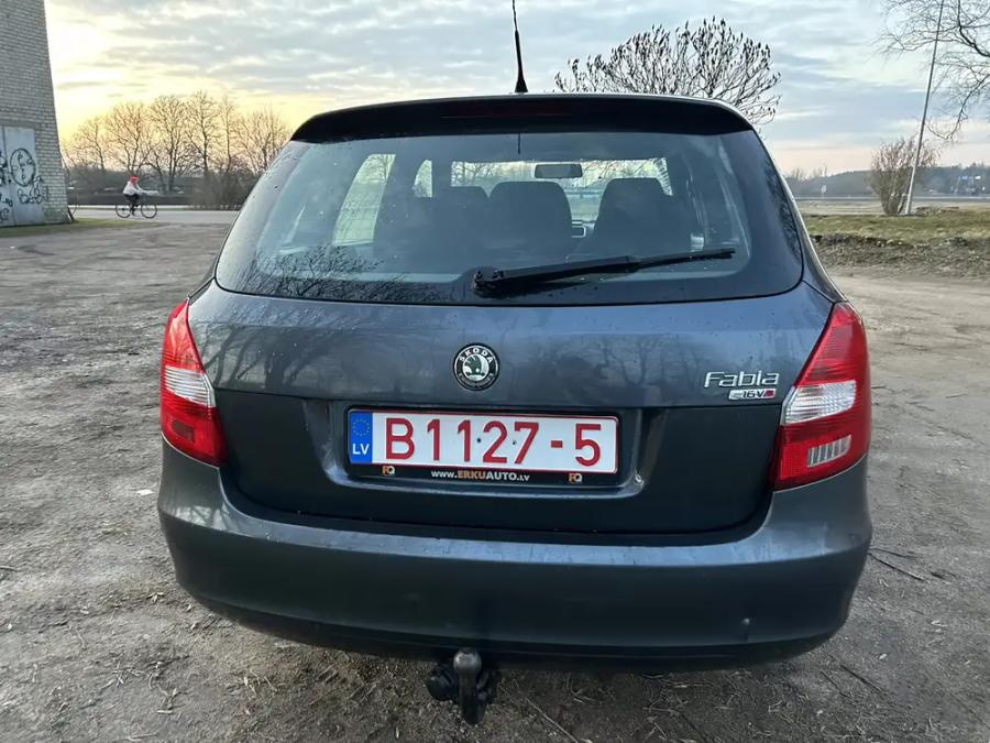 Green Skoda Fabia 2009 in Grobiņa, with an engine capacity of 1.60 L and mileage of 183 thousand km for 2700 €, photo 7 on AUTOMOTO.COM.LV