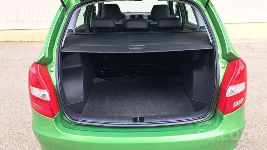 Green Skoda Fabia 2011 in Ogre, with an engine capacity of 1.40 L and mileage of 243 thousand km for 3750 €, photo 17 on AUTOMOTO.COM.LV