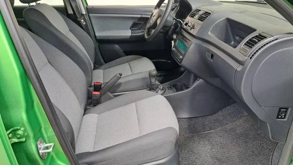 Zaļš Skoda Fabia 2011 Ogre, ar dzinēja tilpumu 1.40 L un nobraukumu 242 tūkst. km par 4250 €, foto 6 vietnē AUTOMOTO.COM.LV