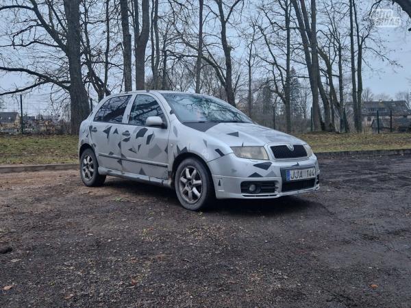 Grey Skoda Fabia 2000 in Vilnius, with an engine capacity of 1.90 L and mileage of 338 thousand km for 500 €, photo 3 on AUTOMOTO.COM.LV