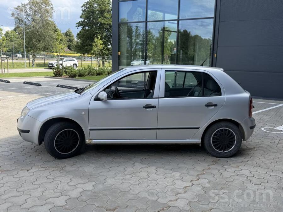Grey Skoda Fabia 2000 in Riga, with an engine capacity of 1.40 L and mileage of 400 thousand km for 1200 €, photo 6 on AUTOMOTO.COM.LV