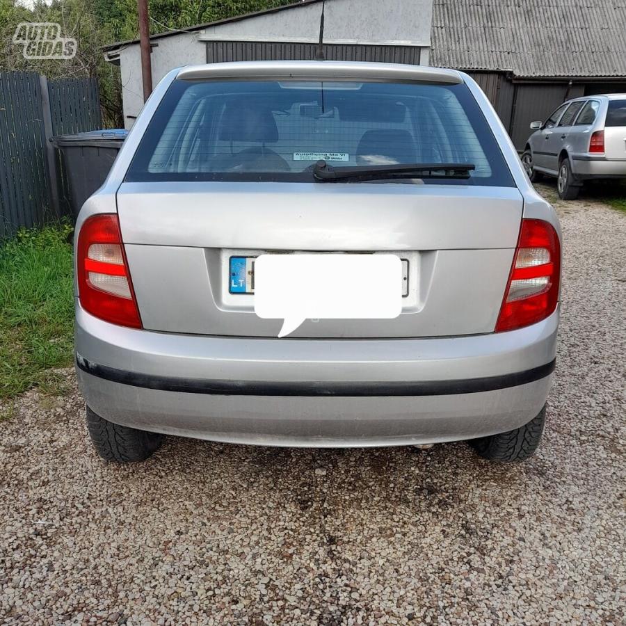 Серый Шкода Фабия 2001 в Тельшяй, объемом двигателя 1.90 л и пробегом 295 тыс. км за 690 €, фото 4 на AUTOMOTO.COM.LV