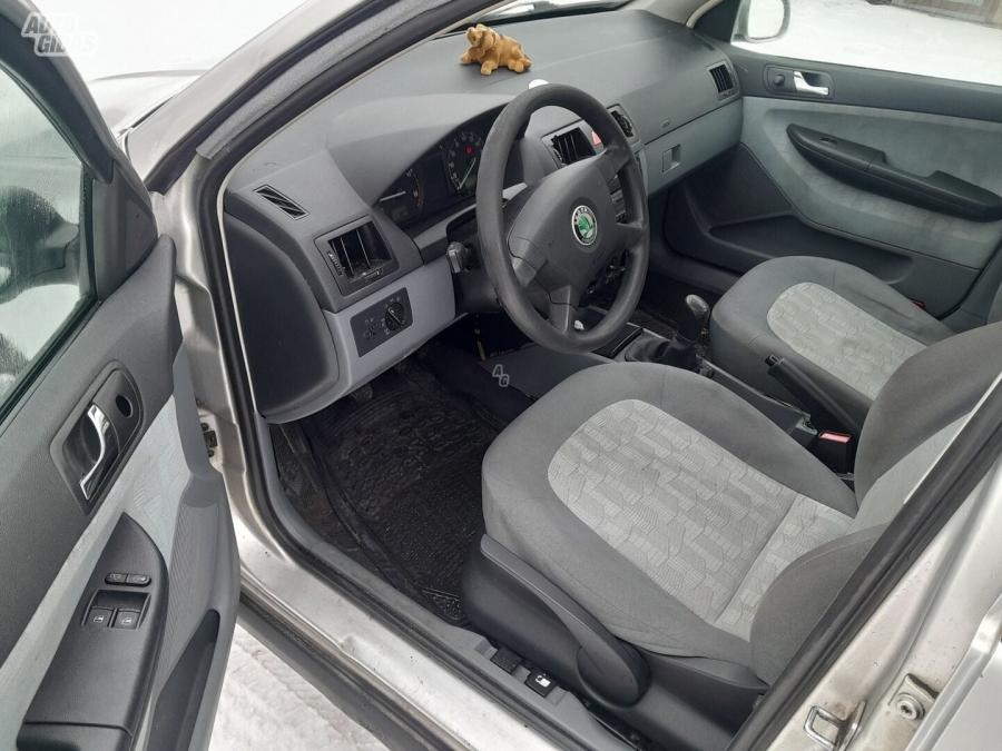 Pelēks Skoda Fabia 2002 Marijampole, ar dzinēja tilpumu 1.90 L un nobraukumu 347 tūkst. km par 380 €, foto 7 vietnē AUTOMOTO.COM.LV