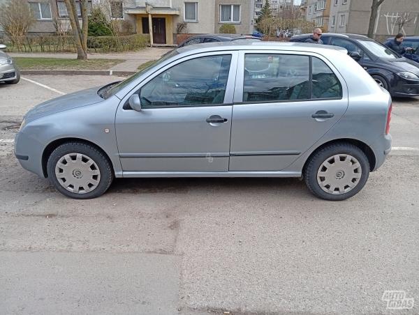 Pelēks Skoda Fabia 2002 Kauņa, ar dzinēja tilpumu 1.40 L un nobraukumu 190 tūkst. km par 300 €, foto 2 vietnē AUTOMOTO.COM.LV