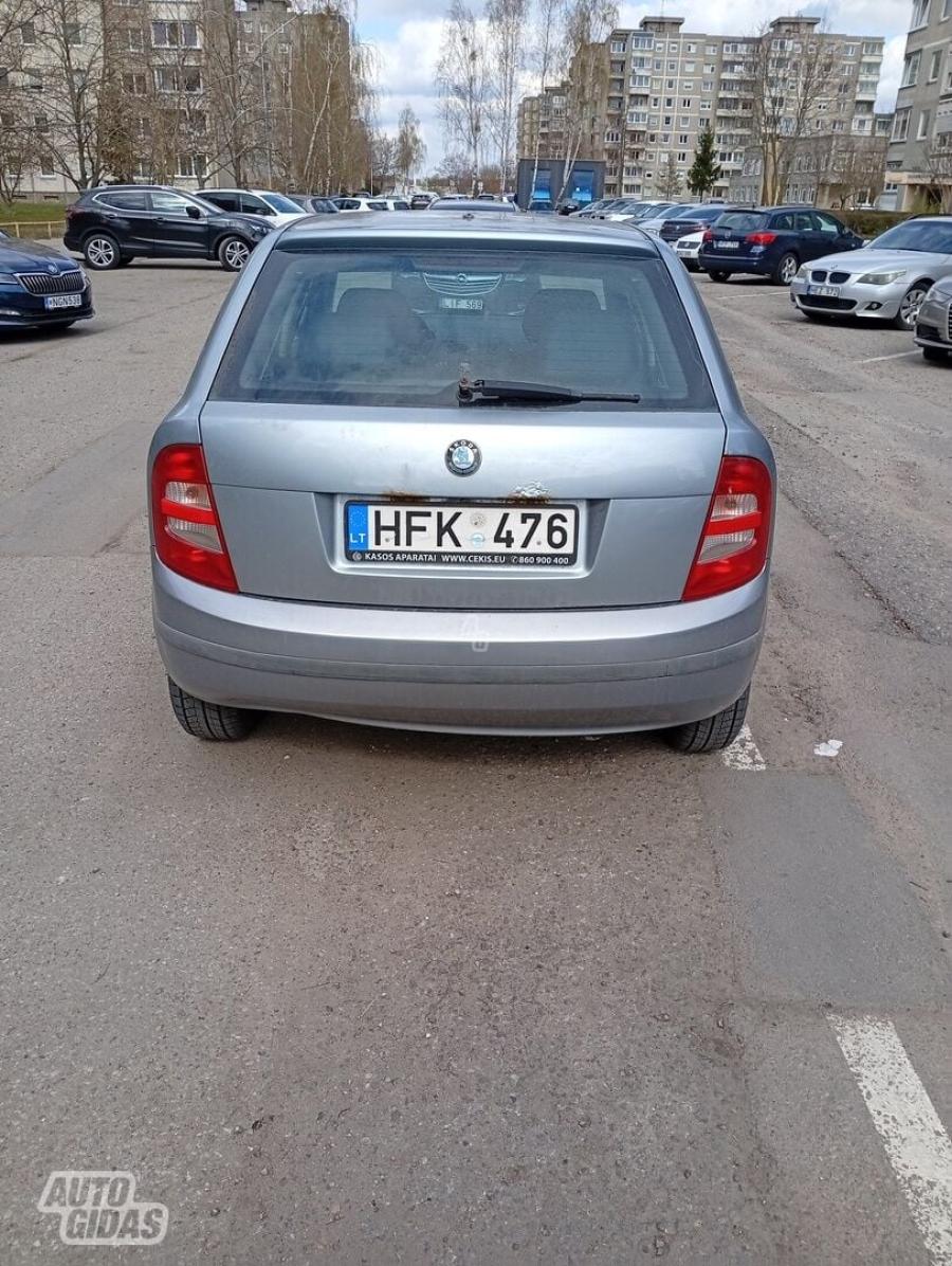 Grey Skoda Fabia 2002 in Kaunas, with an engine capacity of 1.40 L and mileage of 190 thousand km for 300 €, photo 5 on AUTOMOTO.COM.LV