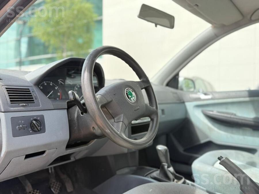 Pelēks Skoda Fabia 2002 Rīga, ar dzinēja tilpumu 1.40 L un nobraukumu 0 tūkst. km par 2100 €, foto 3 vietnē AUTOMOTO.COM.LV