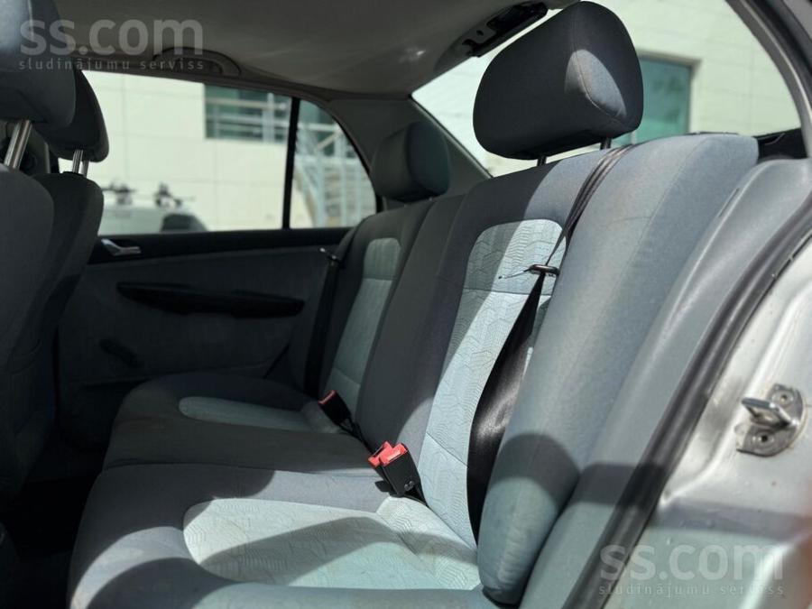 Pelēks Skoda Fabia 2002 Rīga, ar dzinēja tilpumu 1.40 L un nobraukumu 0 tūkst. km par 2100 €, foto 5 vietnē AUTOMOTO.COM.LV