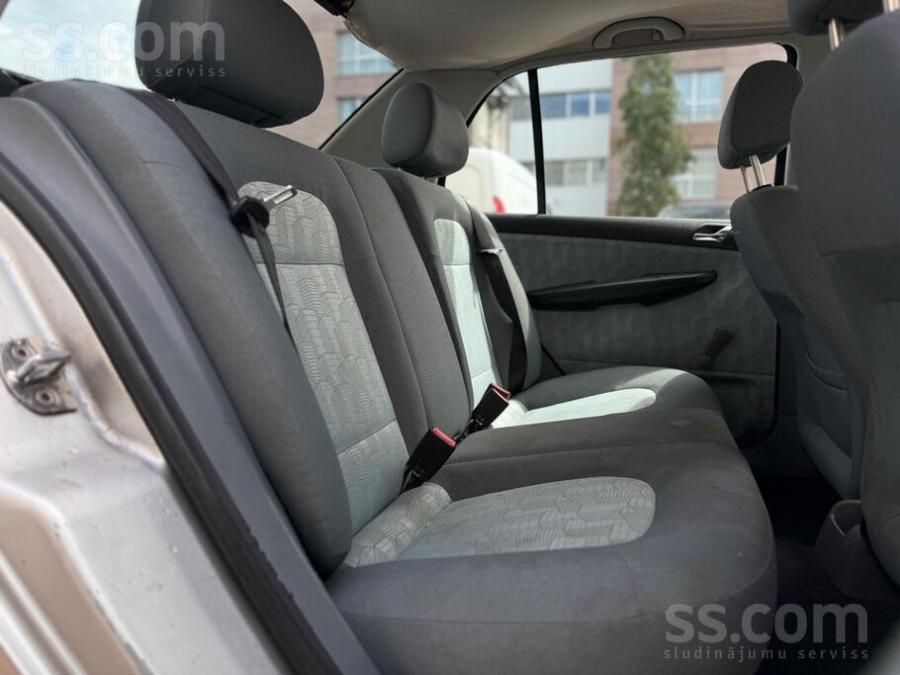 Pelēks Skoda Fabia 2002 Rīga, ar dzinēja tilpumu 1.40 L un nobraukumu 0 tūkst. km par 2100 €, foto 10 vietnē AUTOMOTO.COM.LV