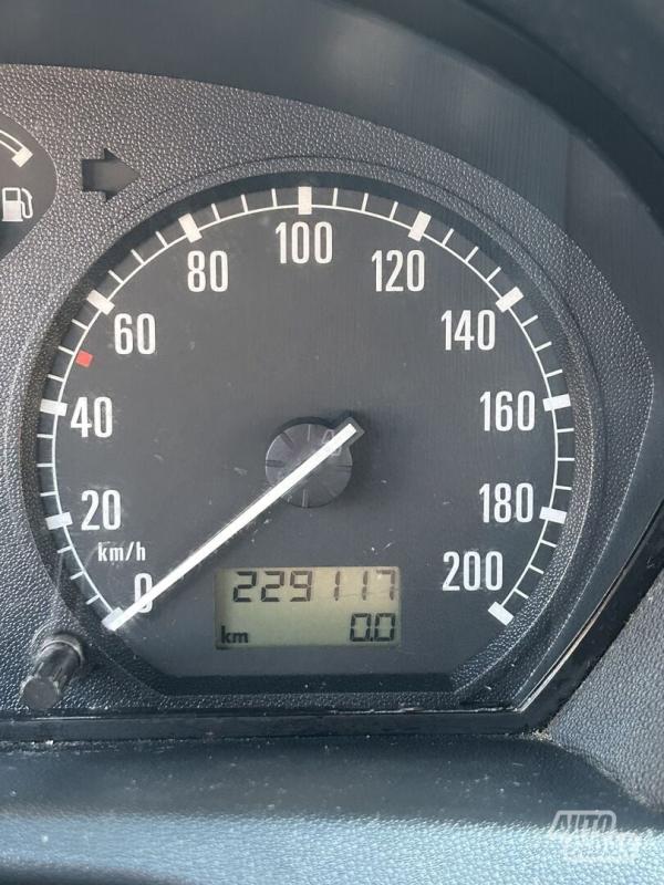 Pelēks Skoda Fabia 2003 Kauņa, ar dzinēja tilpumu 1.40 L un nobraukumu 230 tūkst. km par 600 €, foto 4 vietnē AUTOMOTO.COM.LV