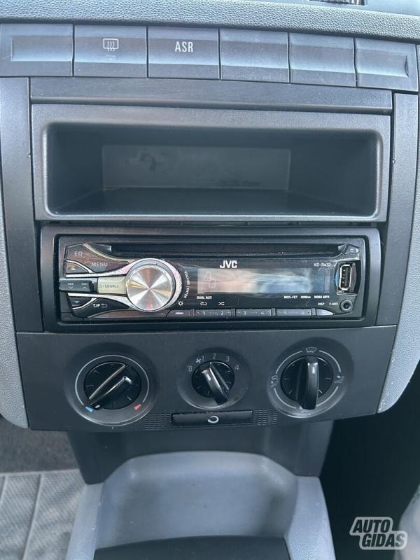Pelēks Skoda Fabia 2003 Kauņa, ar dzinēja tilpumu 1.40 L un nobraukumu 230 tūkst. km par 600 €, foto 6 vietnē AUTOMOTO.COM.LV