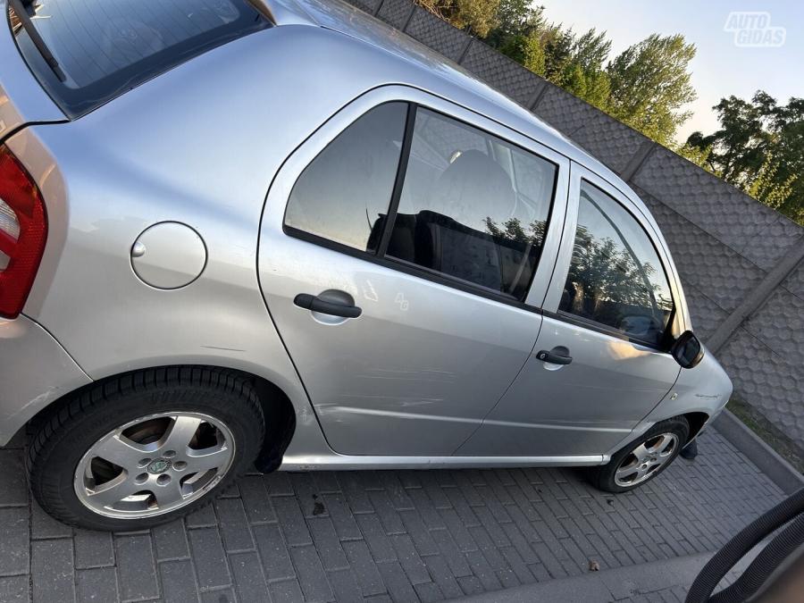 Grey Skoda Fabia 2003 in Kaunas, with an engine capacity of 1.40 L and mileage of 230 thousand km for 600 €, photo 10 on AUTOMOTO.COM.LV