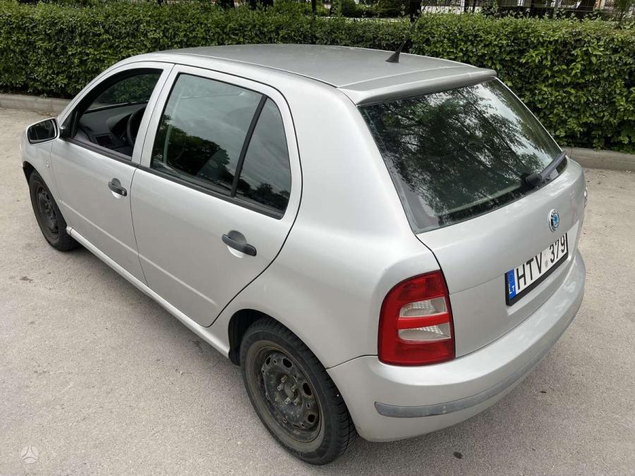 Pelēks Skoda Fabia 2003 Klaipėda, ar dzinēja tilpumu 1.42 L un nobraukumu 405 tūkst. km par 700 €, foto 1 vietnē AUTOMOTO.COM.LV